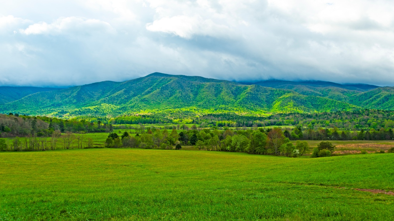 Two million people drive this Tennessee valley every year and almost ...