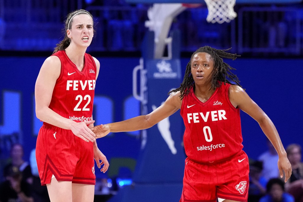 Caitlin Clark reacts to Kelsey Mitchell's historic milestone