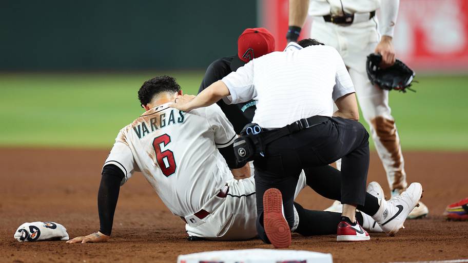 Ildemaro Vargas received gift from Max Muncy after scary collision
