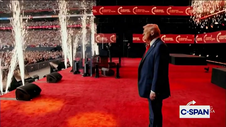 Trump wheels out cringe new performers after failed concert