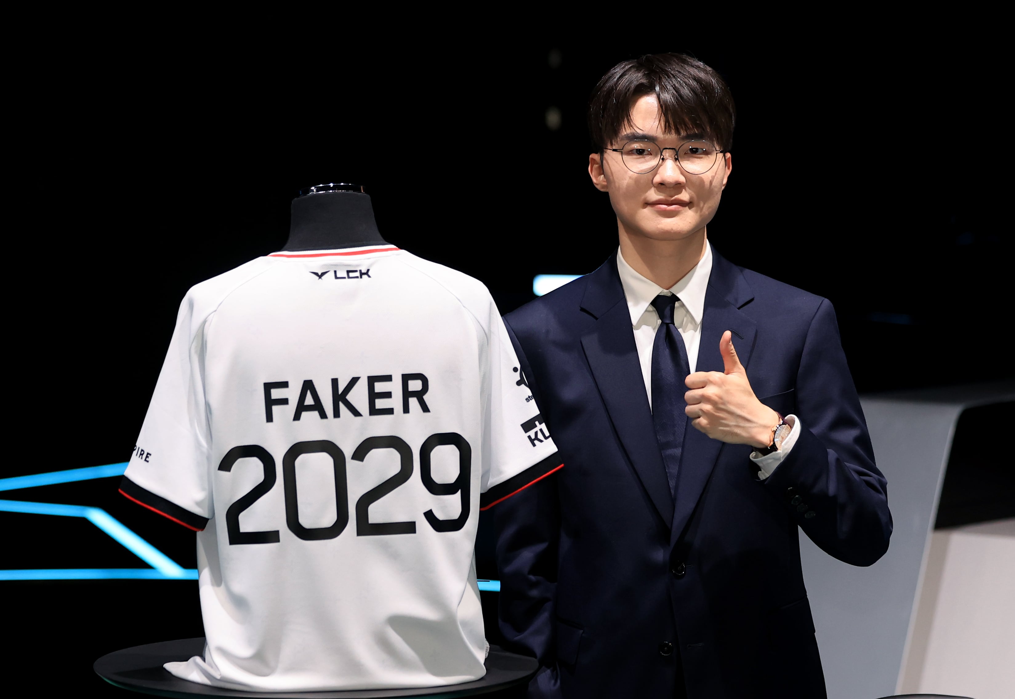 NVIDIA CEO meets Faker at Hongdae T1 basecamp