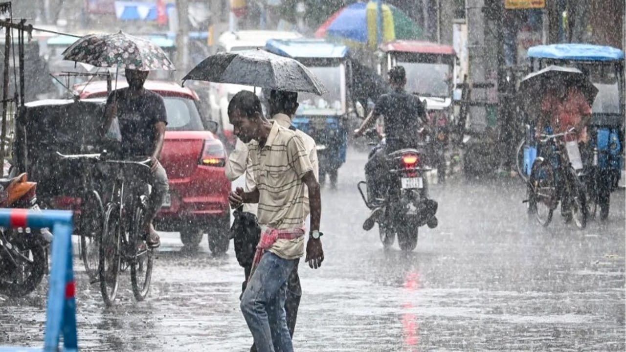 Telangana weather today: IMD issues thunderstorm alert for all 33 districts