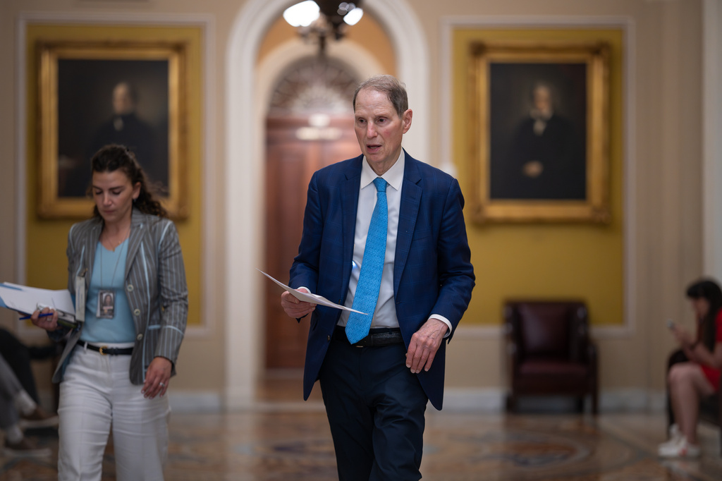 Republicans debate limits on $1.8B Trump settlement in late-night ...