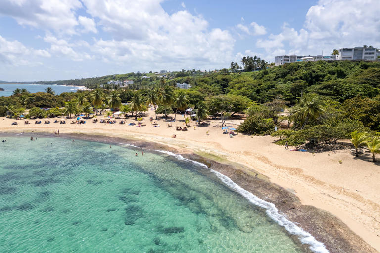 À la plage comme Bad Bunny : ces plages sont les plus paradisiaques de ...