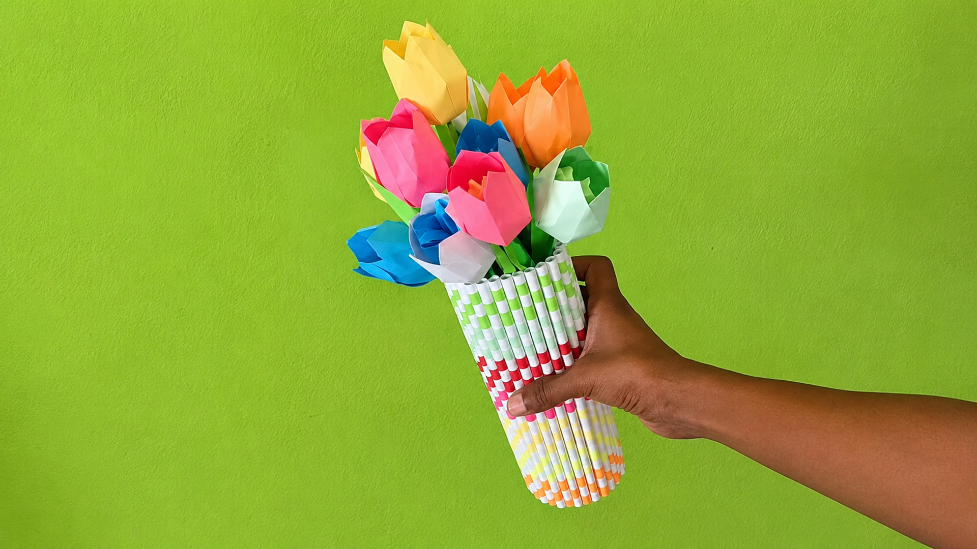 Can you turn cardboard into beautiful room decor vases