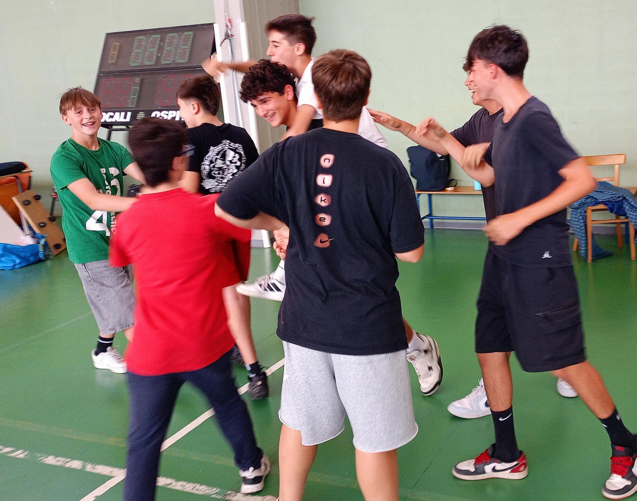 Tutti pazzi per il calcio balilla. Il torneo fa impazzire gli studenti
