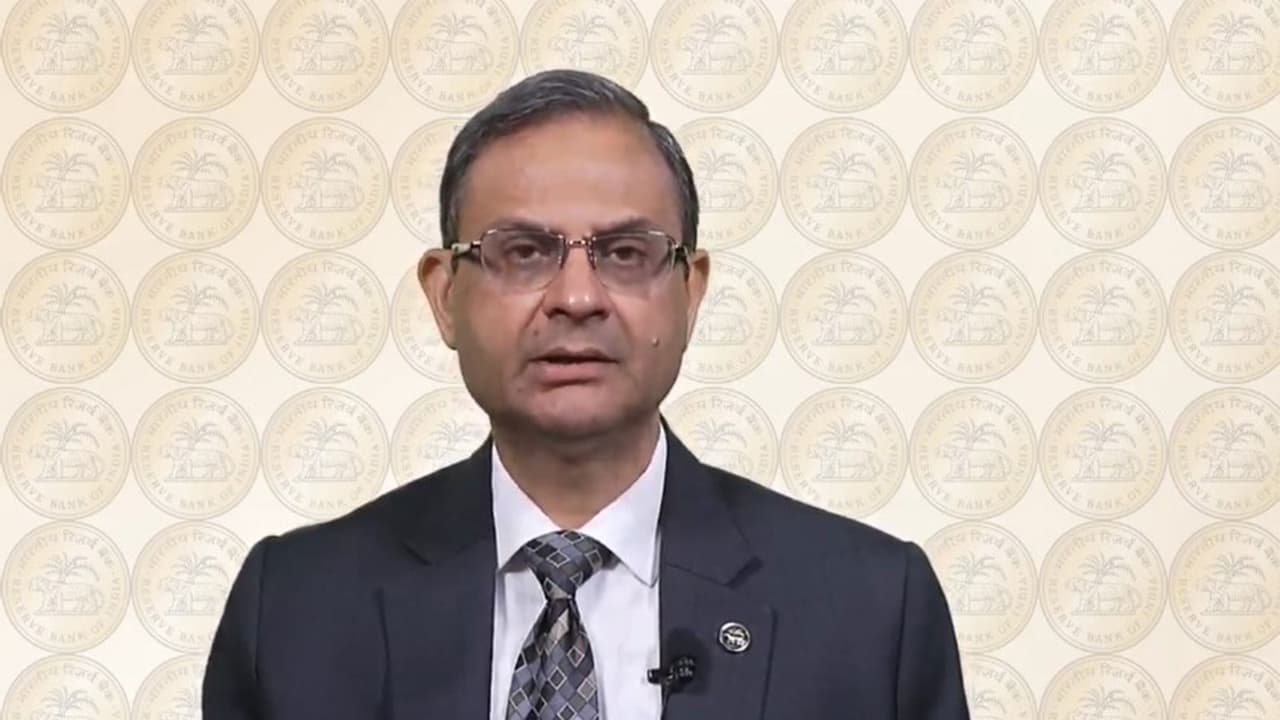 RBI keeps policy repo rate unchanged at 5.25%, cites global risks