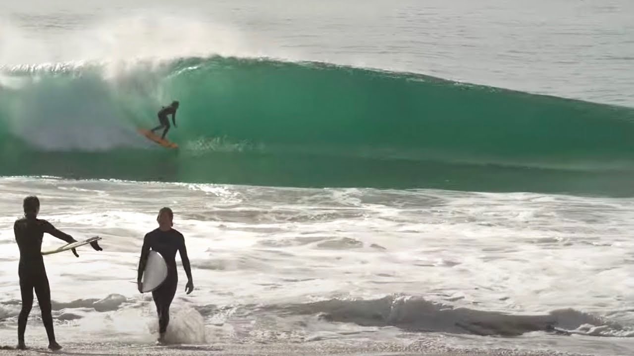 Perfect surfing waves at the Wedge