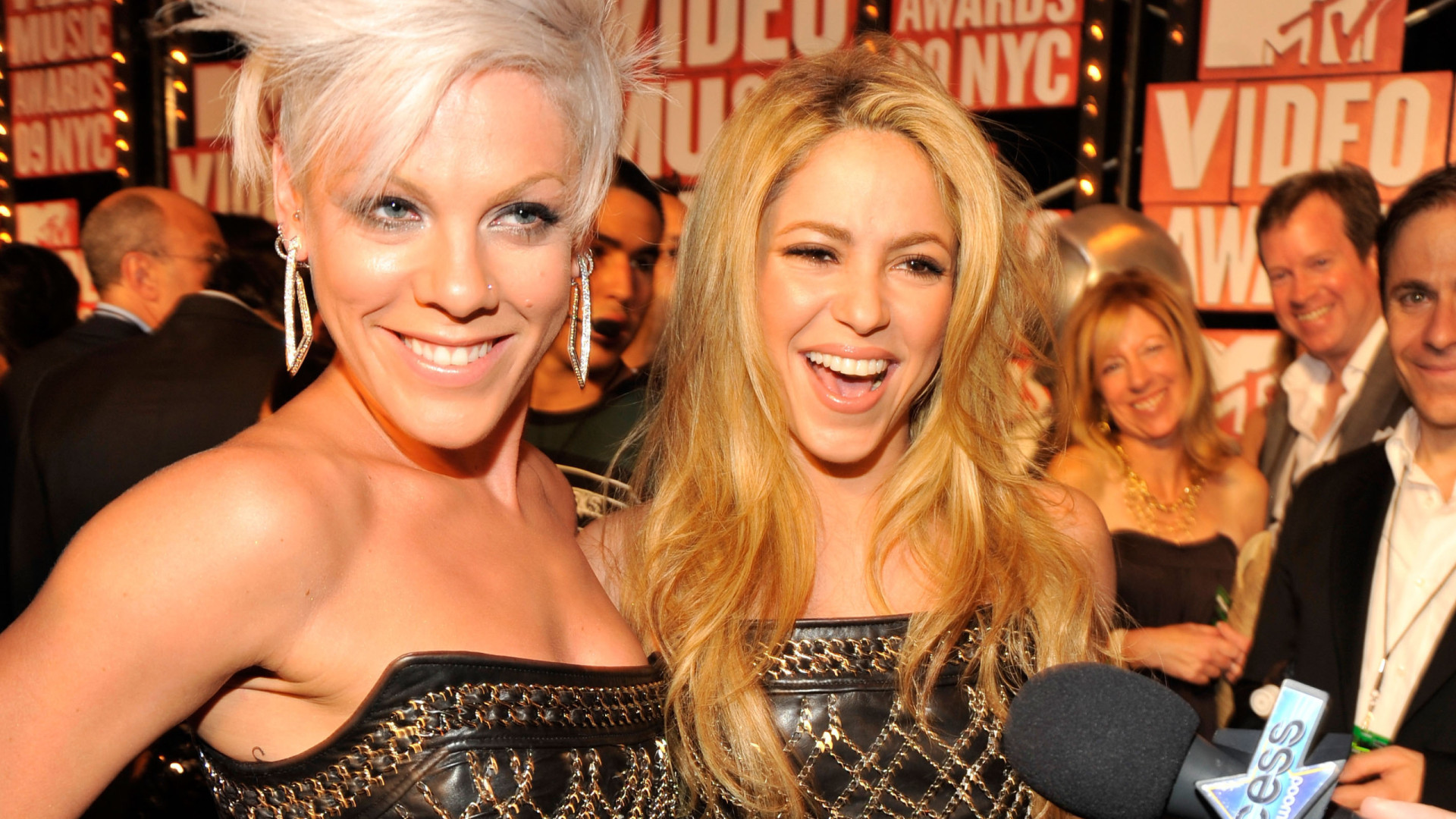 Celebrities in the same outfits: Who wore it better?