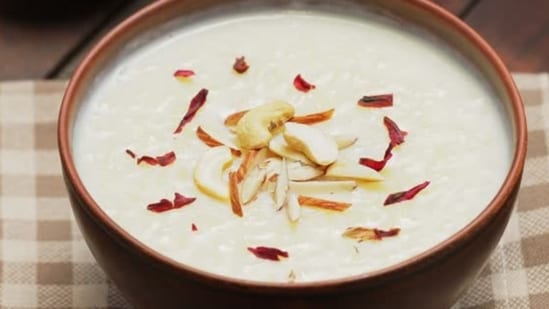 Low-calorie Indian dessert made with sitaphal and dry fruits for weight ...