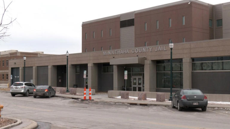 SD sheriffs combat jail overcrowding and parolees