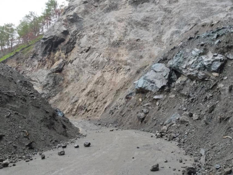 Rockfalls block road in Mountain Province
