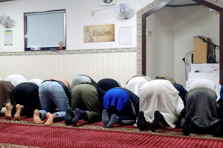 Feature: Japanese intolerance of Muslims up as population doubles