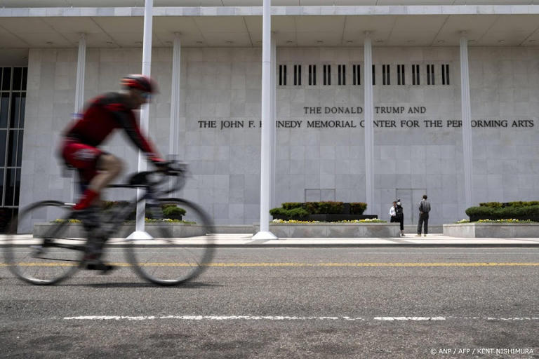 Kennedy Center laat naam Trump verwijderen