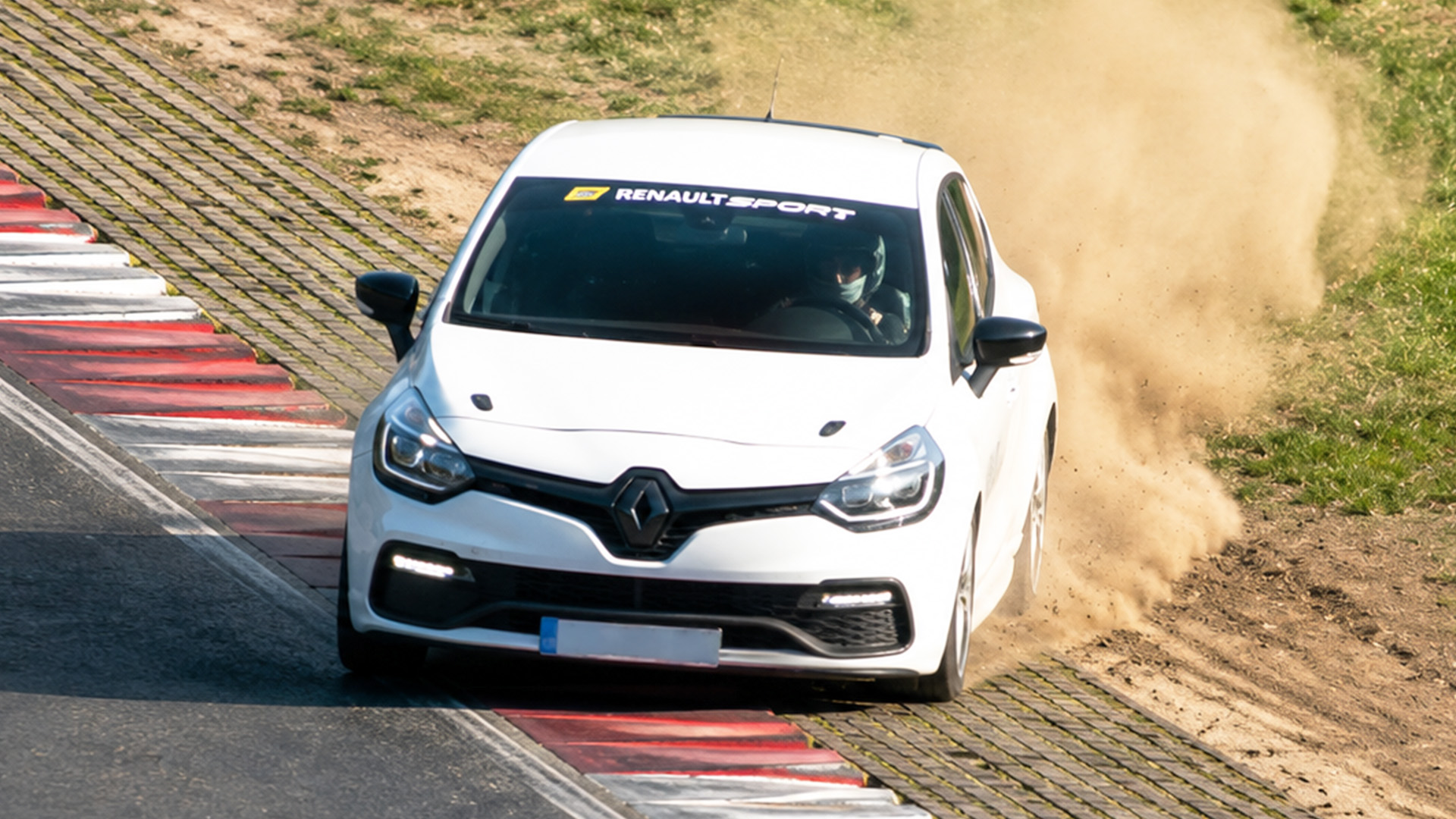 Near crashes and close calls deliver pure Nürburgring drama