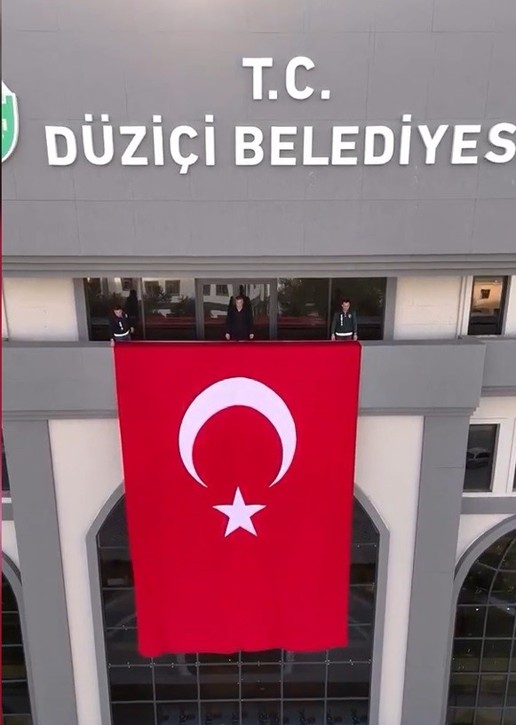 Osmaniye’de belediye personelinden ay-yıldızlılara moral videosu