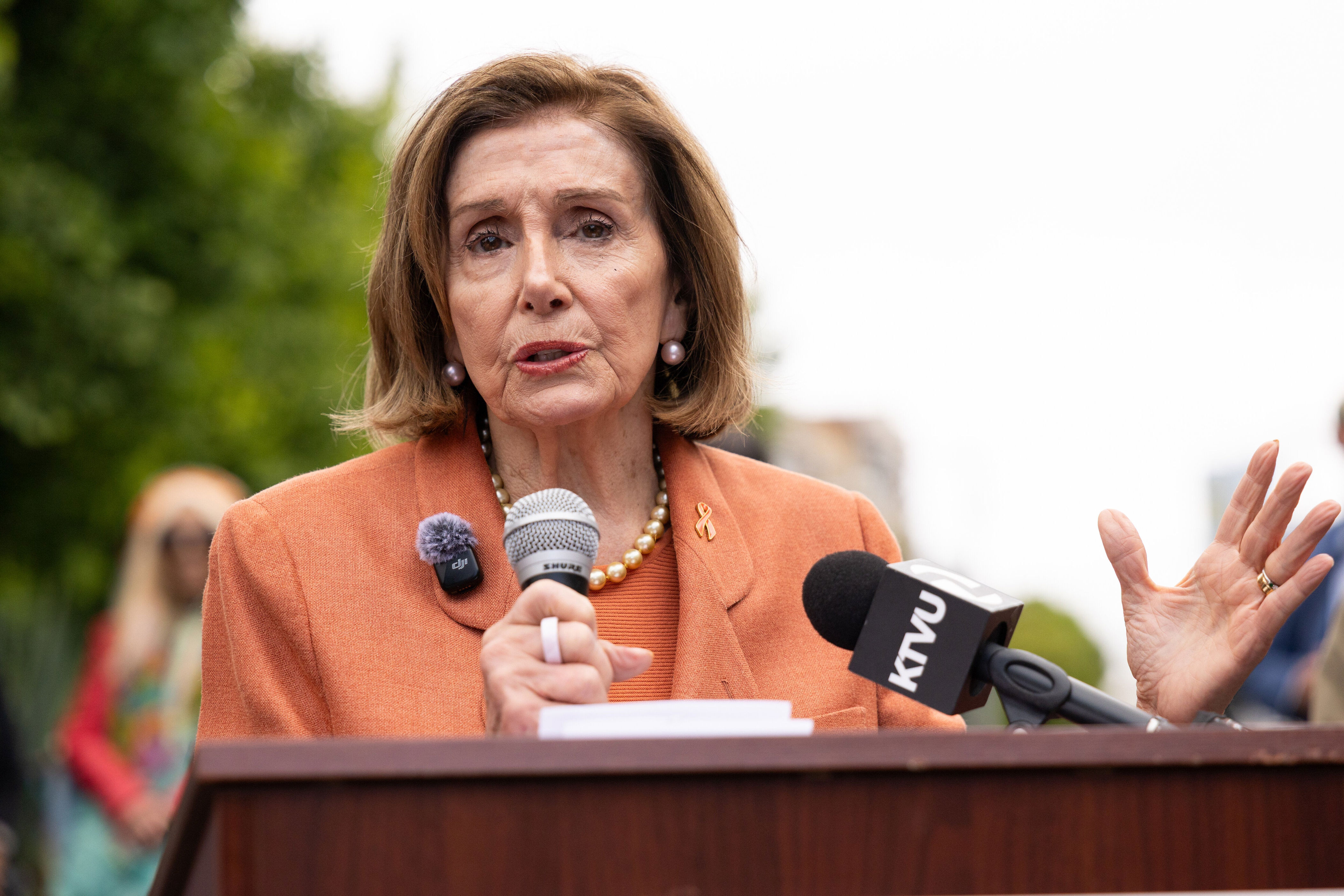 Nancy Pelosi roasts 'MyPillow' MAGA reporter in tense exchange
