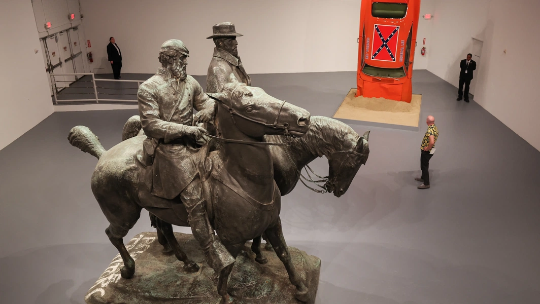 Fox host breaks with right on Robert E Lee statue return