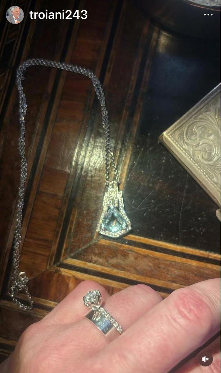 Uomini e Donne, Marco e Cinzia fanno sul serio? Spuntano anello, rose ...