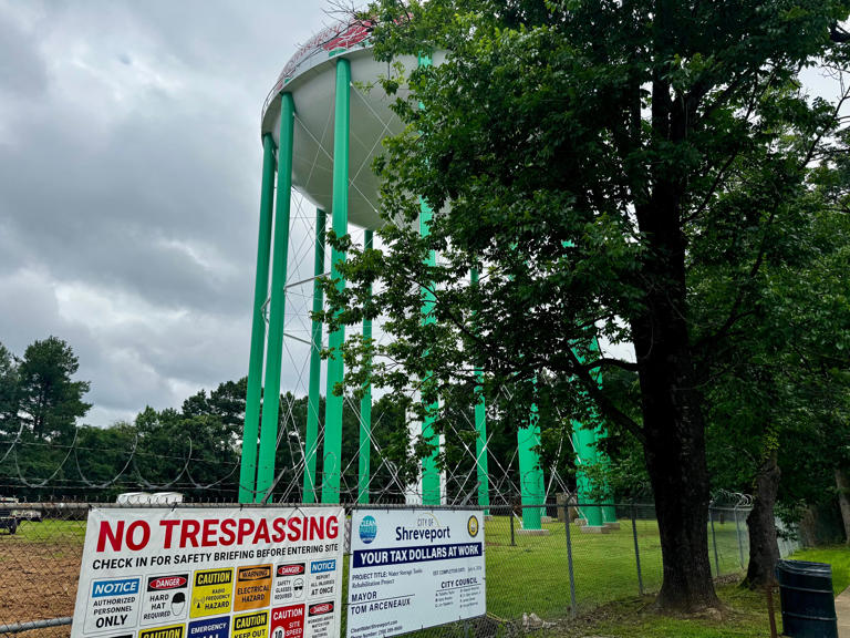 Shreveport unveils rehabilitated rose-themed water tower