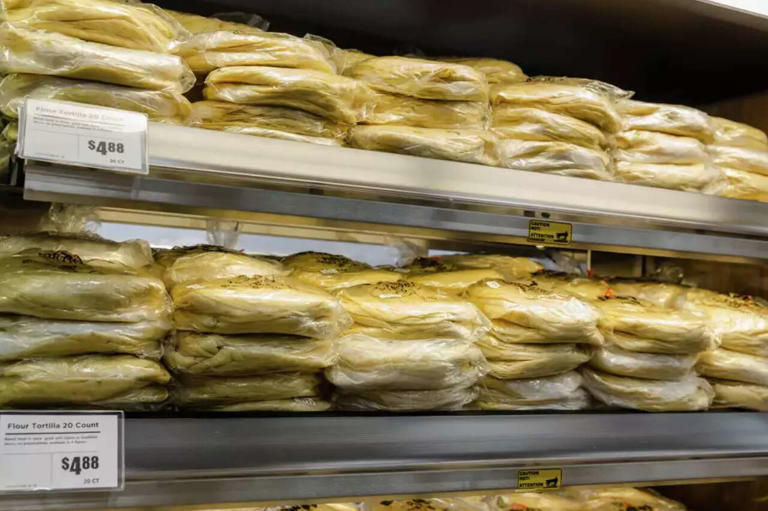 Austin congressman gives AOC H-E-B butter tortillas for Spurs Knicks final