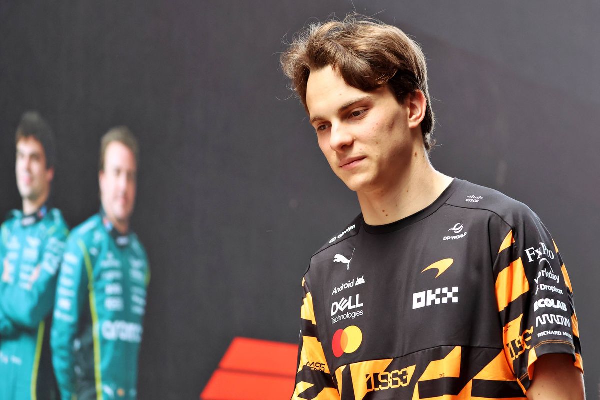Piastri wordt toegang tot F1-paddock geweigerd en afgevoerd door ...