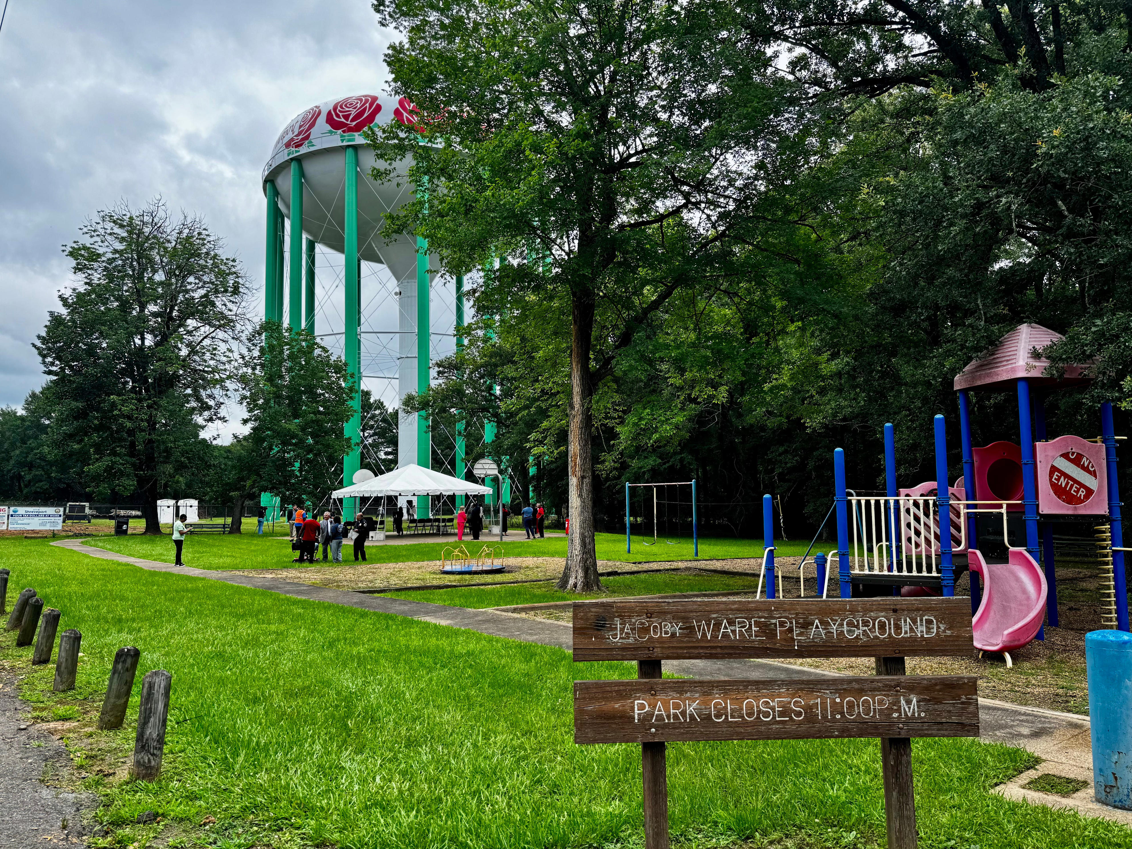 Shreveport unveils rehabilitated rose-themed water tower