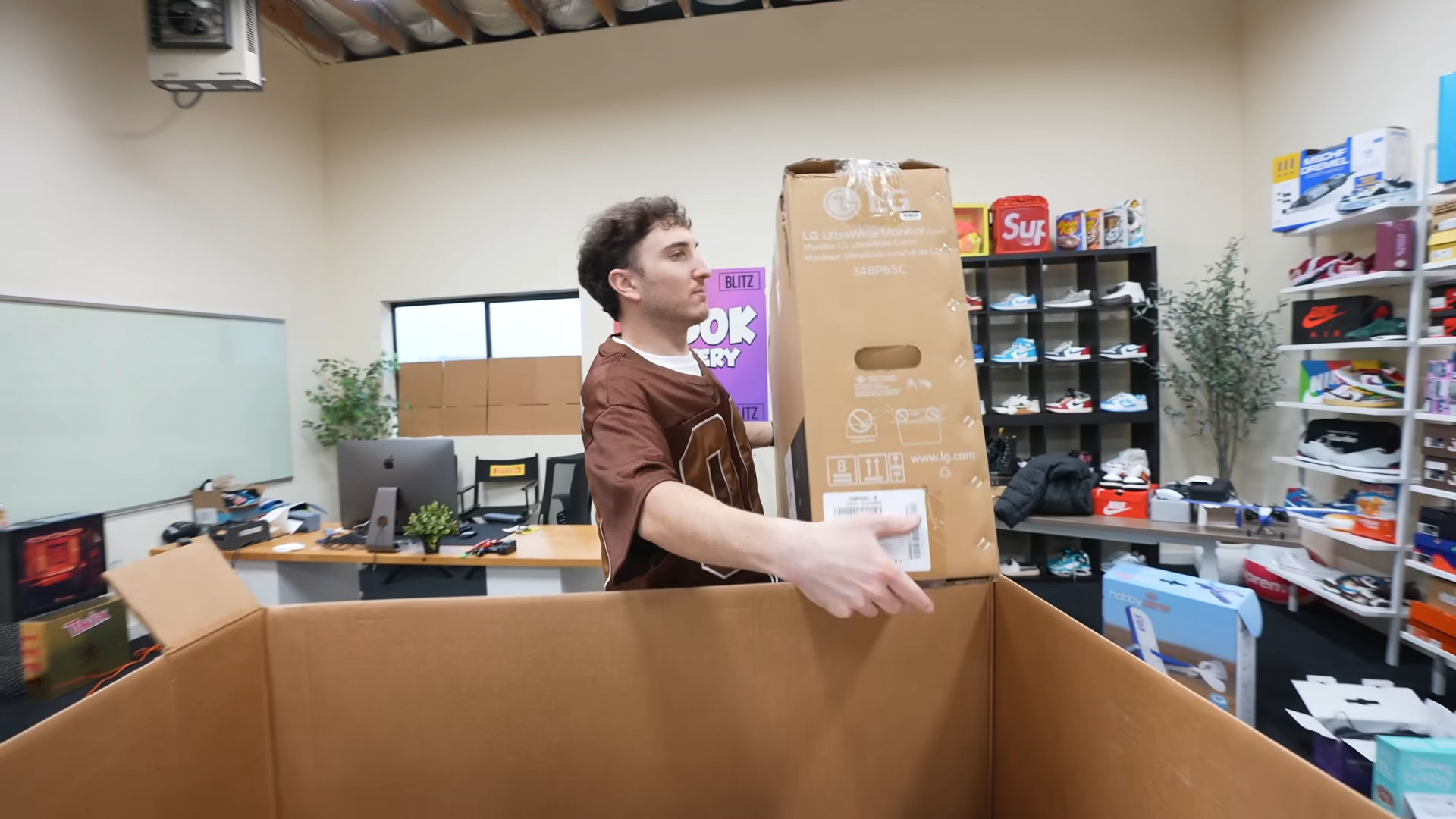 He opened a mystery Amazon returns pallet and the profit kept piling up