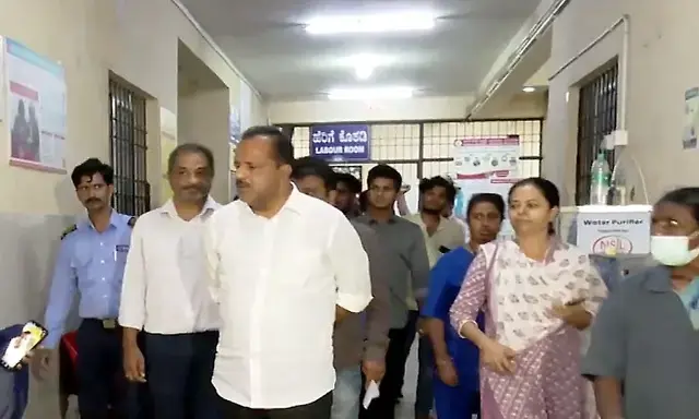 Health Minister U T Khader conducts midnight inspection at Jayanagar ...