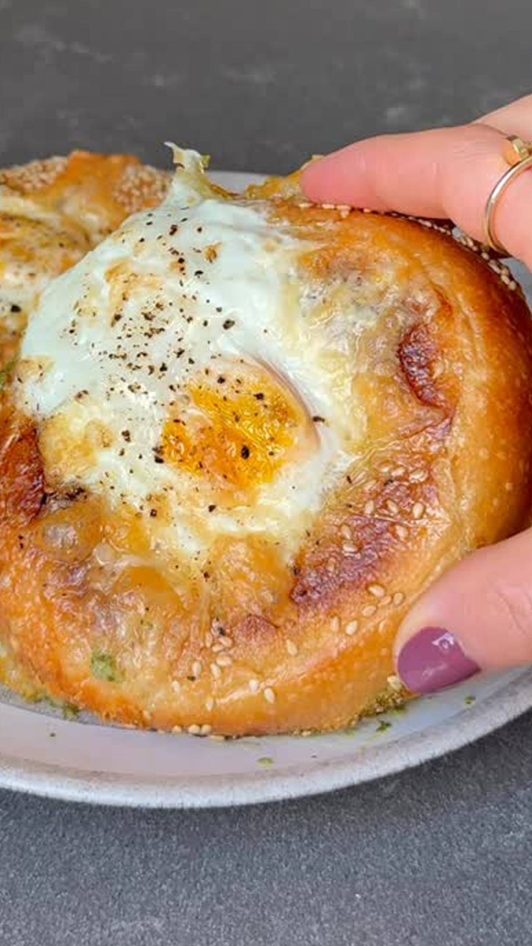 Easy air fryer egg bagels