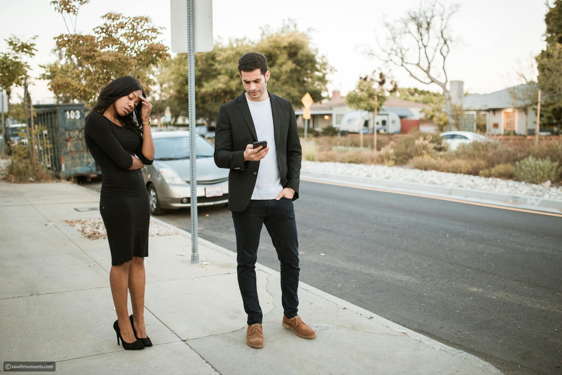 10 signs he’s pretending & 10 signs he’s truly falling for you