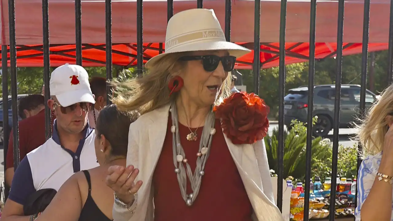 La infanta Elena y su look ganador para esta primavera: pantalones a ...