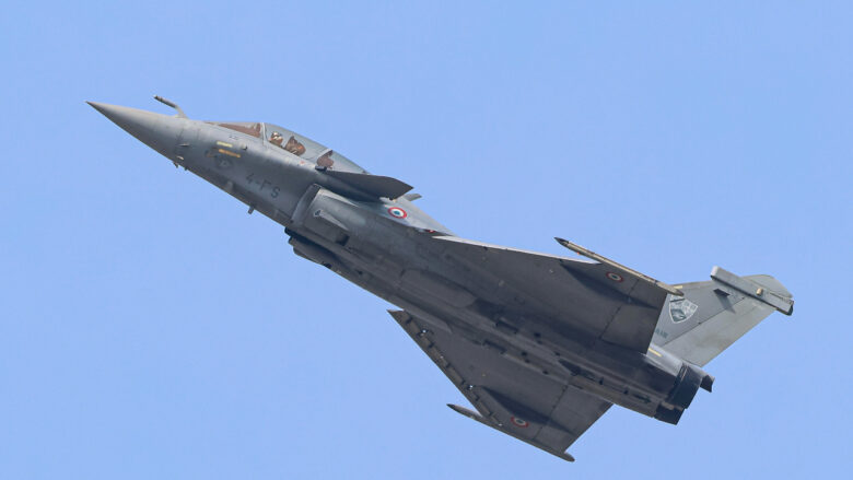 Franse Rafale-straaljager lanceert met succes nieuwe Mica NG-raket bij ...