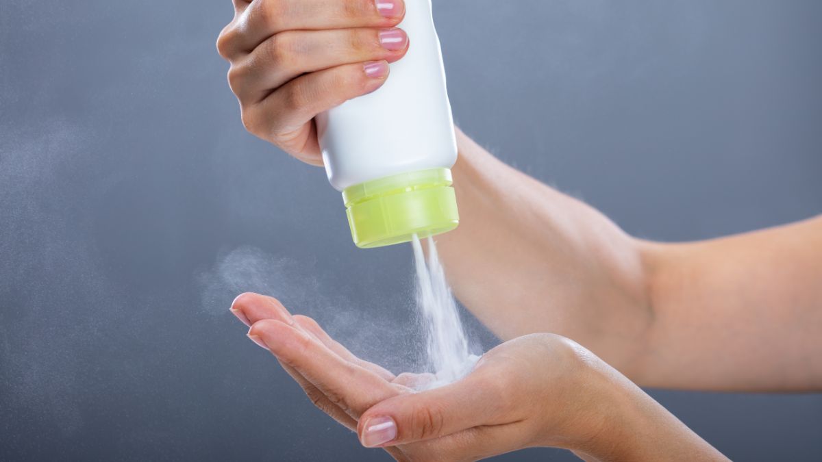 Is talcum powder safe for thigh rashes? A dermatologist explains