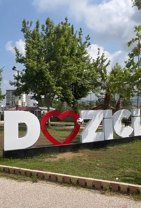 Osmaniye’de belediye personelinden ay-yıldızlılara moral videosu