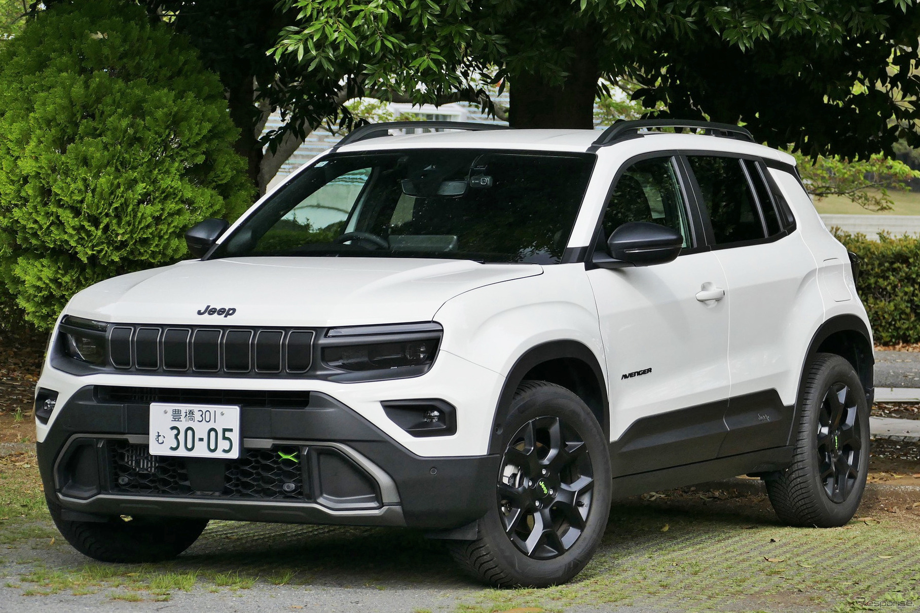 Jeep’s tiny hybrid SUV has a duck on the grille and real AWD underneath
