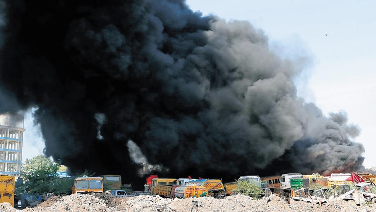 Dumpyard blaze guts vehicles, chokes south Chennai