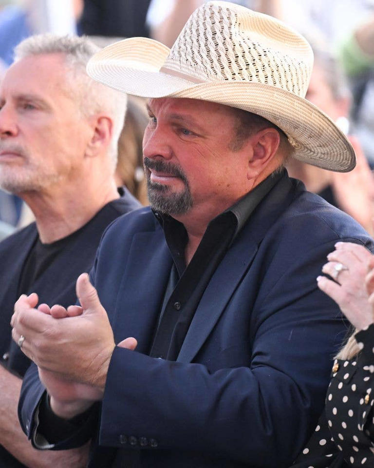 Garth Brooks makes major announcement in incredible update