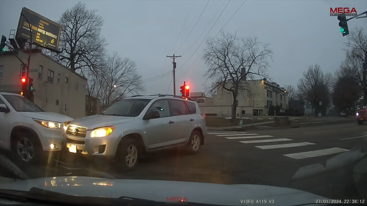 This driver ignored the red light then everything changed in seconds