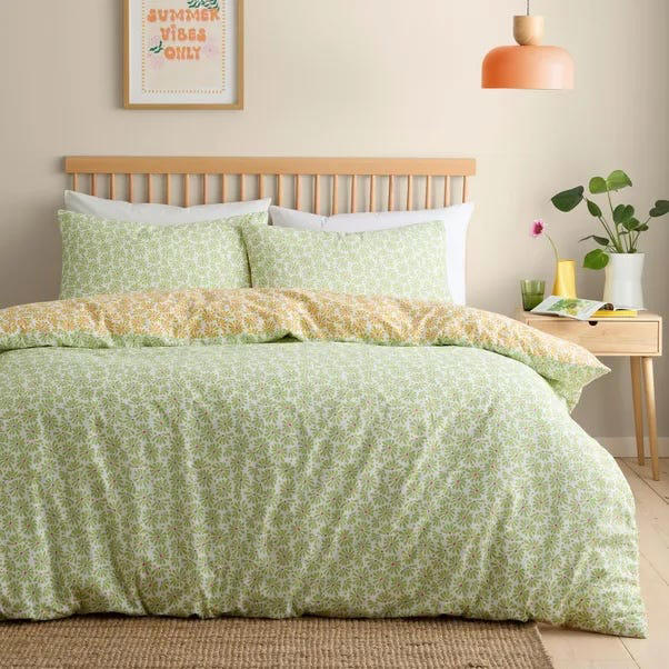 Dunelm’s floral reversible duvet set gives your bedroom 2 easy summer looks