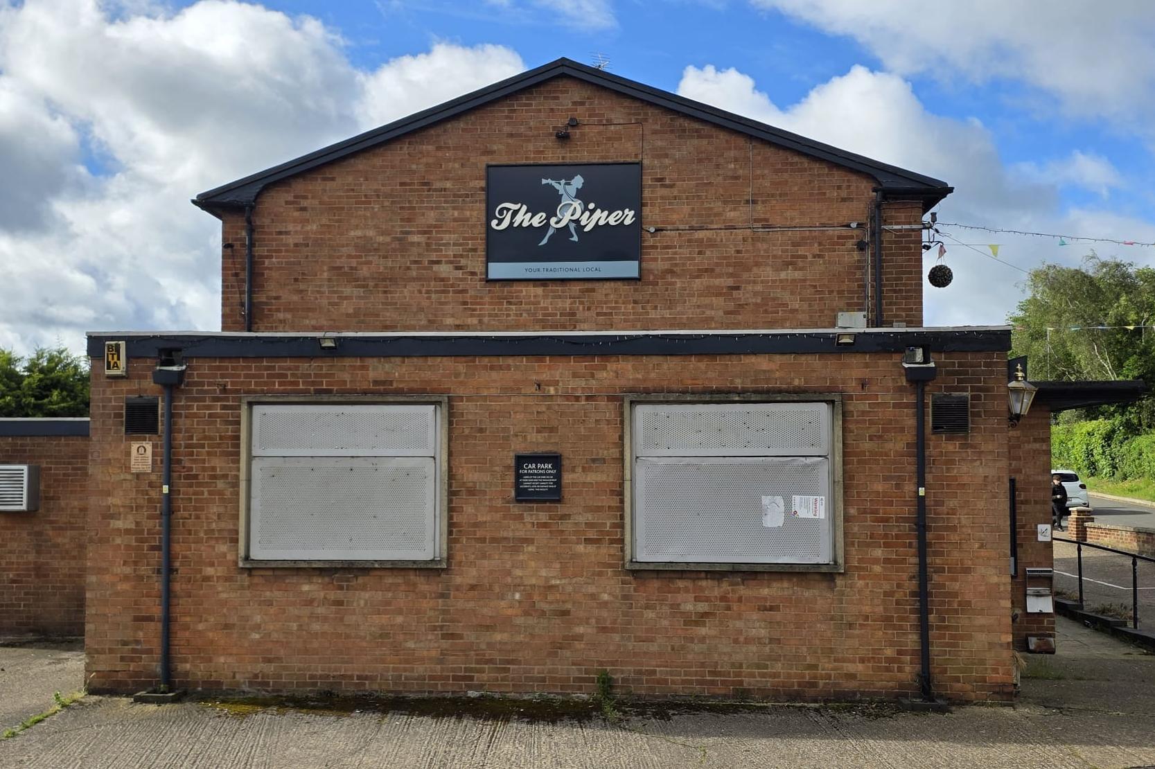 Kettering pub customers left in the dark as as windows boarded up and ...