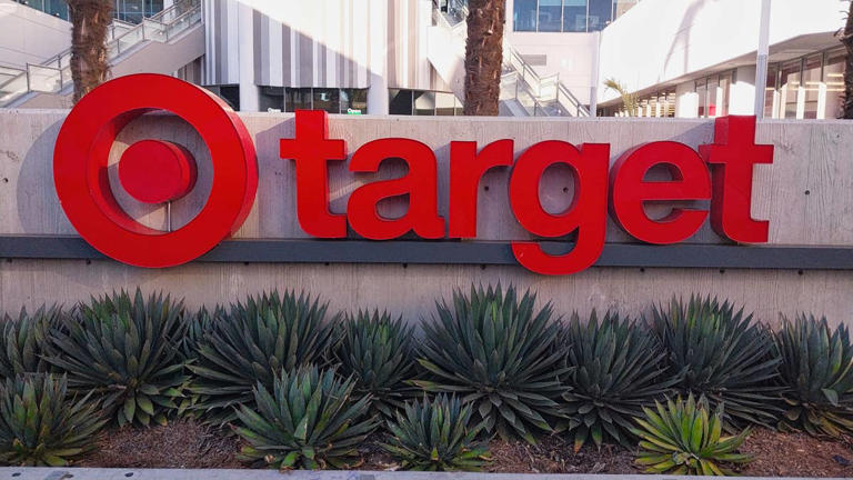 Transform your garden with Target's $31 antique-inspired bird bath — 48 ...