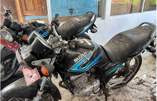 Lelang motor murah, Suzuki Thunder dokumen lengkap cuma Rp600.000