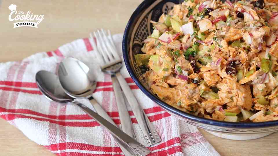 Stop buying expensive café salads, make this salmon salad at home