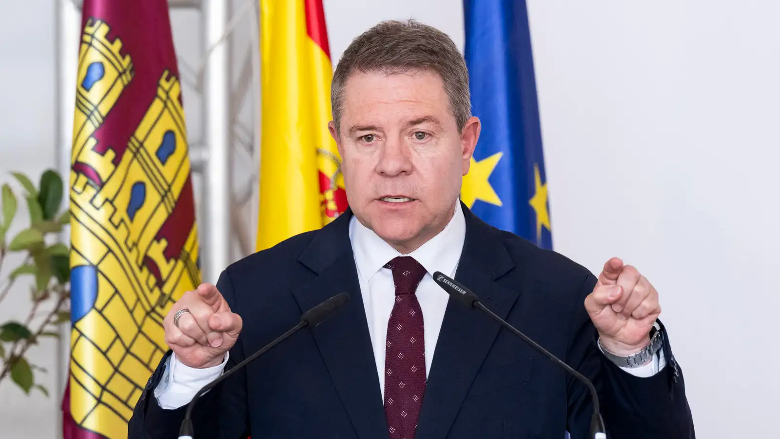 García-Page tensa la cuerda con Ferraz: la dirección del PSOE estalla