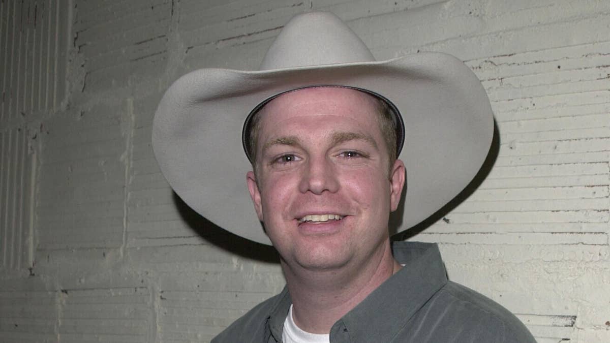 '90s 'Real World' star Jon Brennan is suddenly climbing the country charts
