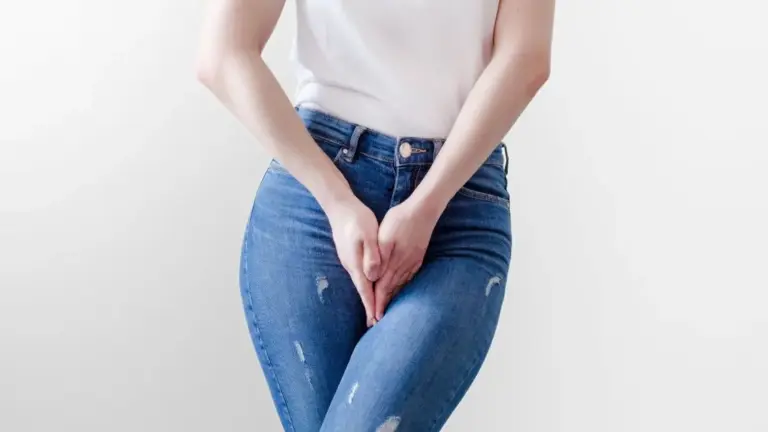 Is talcum powder safe for thigh rashes? A dermatologist explains