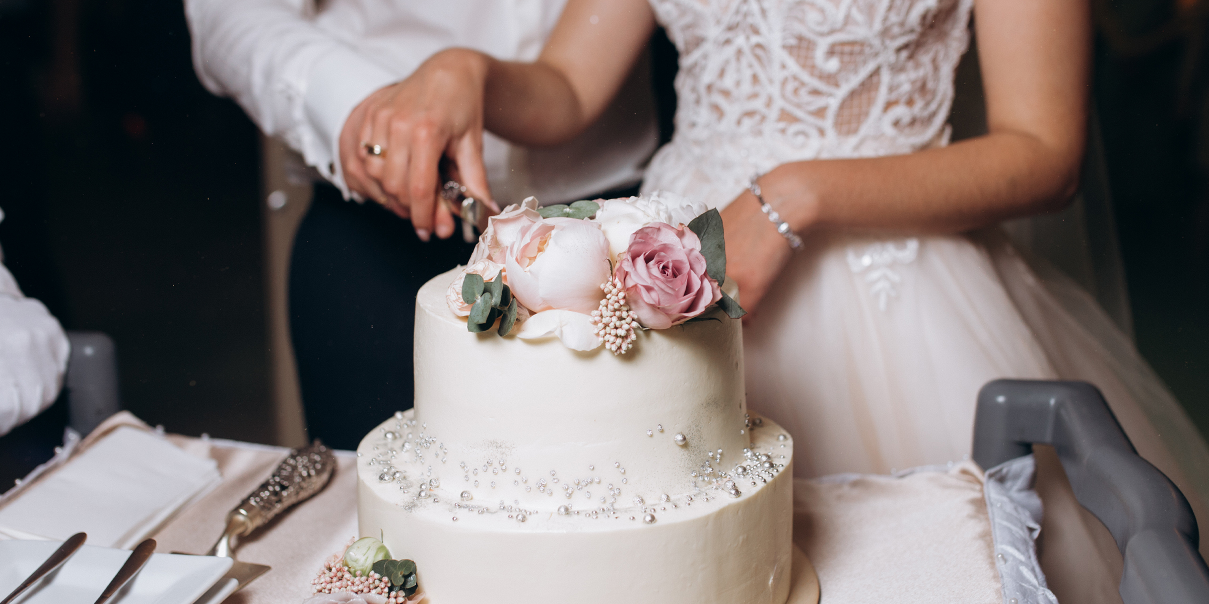 My groom smashed my face into the wedding cake — what my brother did ...