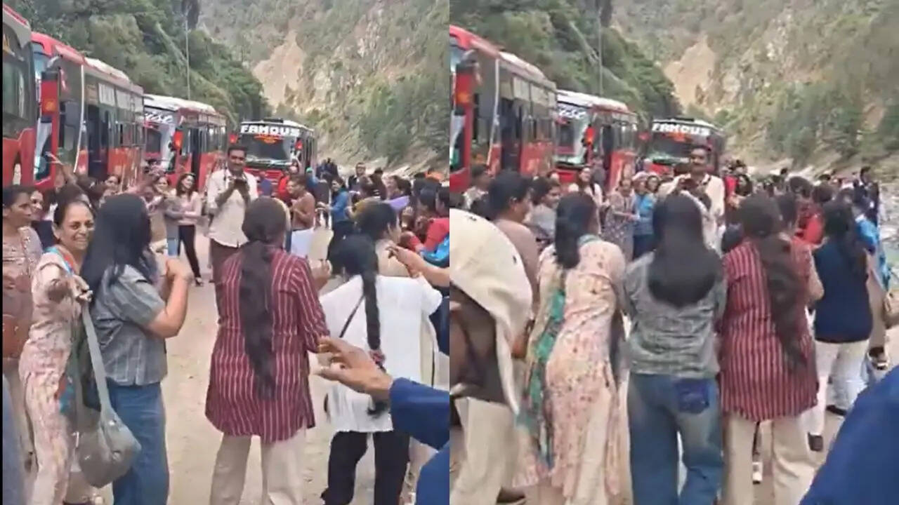 Indian tourists perform garba near landslide-hit road, viral video ...