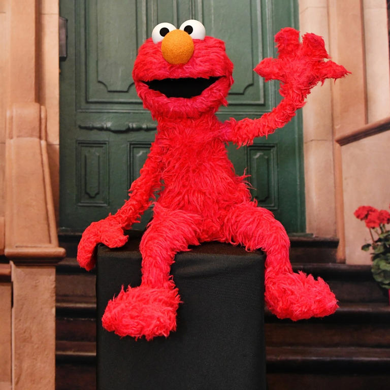 Sesame Street's Elmo reacts to being bullied for New York Knicks tweet